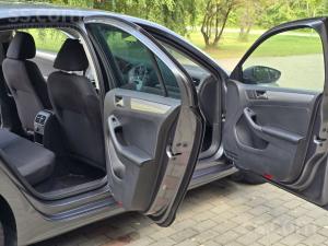 Pelēks Volkswagen Jetta 2017 Rīga, ar dzinēja tilpumu 1.40 L un nobraukumu 0 tūkst. km par 6500 €, foto 13 vietnē AUTOMOTO.COM.LV