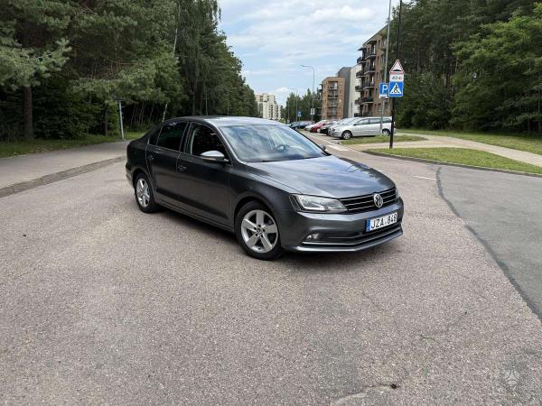 Pelēks Volkswagen Jetta 2017 Viļņa, ar dzinēja tilpumu 1.97 L un nobraukumu 245 tūkst. km par 6950 €, foto 2 vietnē AUTOMOTO.COM.LV