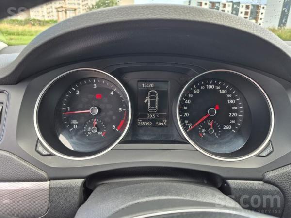 Grey Volkswagen Jetta 2017 in Jelgava, with an engine capacity of 2.00 L and mileage of 265 thousand km for 4600 €, photo 3 on AUTOMOTO.COM.LV