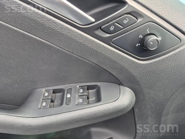Grey Volkswagen Jetta 2017 in Jelgava, with an engine capacity of 2.00 L and mileage of 265 thousand km for 4600 €, photo 5 on AUTOMOTO.COM.LV