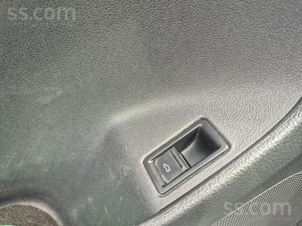 Grey Volkswagen Jetta 2017 in Jelgava, with an engine capacity of 2.00 L and mileage of 265 thousand km for 4600 €, photo 7 on AUTOMOTO.COM.LV