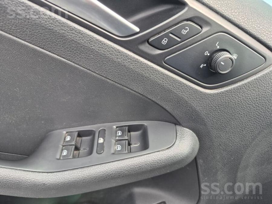 Grey Volkswagen Jetta 2017 in Jelgava, with an engine capacity of 2.00 L and mileage of 265 thousand km for 4600 €, photo 6 on AUTOMOTO.COM.LV