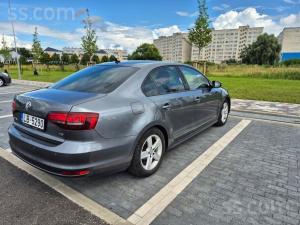 Grey Volkswagen Jetta 2017 in Jelgava, with an engine capacity of 2.00 L and mileage of 265 thousand km for 4600 €, photo 7 on AUTOMOTO.COM.LV