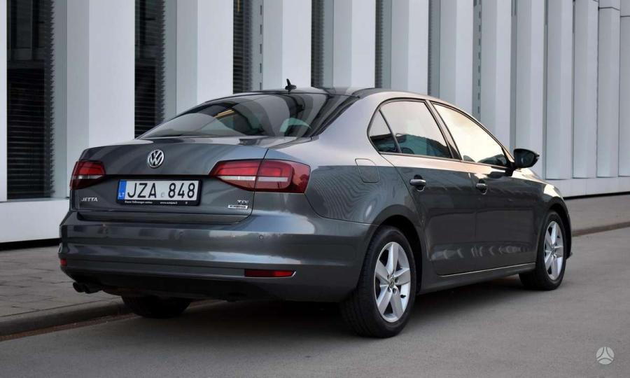 Pelēks Volkswagen Jetta 2017 Viļņa, ar dzinēja tilpumu 1.97 L un nobraukumu 244 tūkst. km par 6880 €, foto 5 vietnē AUTOMOTO.COM.LV