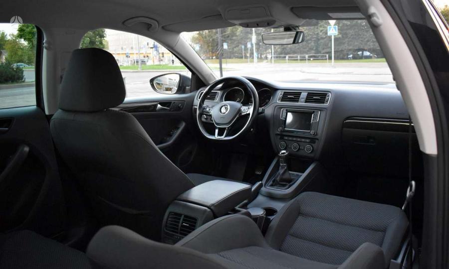 Pelēks Volkswagen Jetta 2017 Viļņa, ar dzinēja tilpumu 1.97 L un nobraukumu 244 tūkst. km par 6880 €, foto 9 vietnē AUTOMOTO.COM.LV