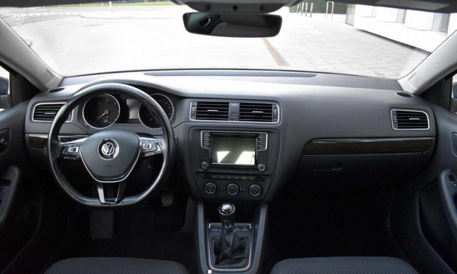 Pelēks Volkswagen Jetta 2017 Viļņa, ar dzinēja tilpumu 1.97 L un nobraukumu 244 tūkst. km par 6880 €, foto 14 vietnē AUTOMOTO.COM.LV