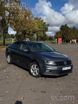 Grey Volkswagen Jetta 2018 in Riga, with an engine capacity of 1.40 L and mileage of 159 thousand km for 8200 €, photo  on AUTOMOTO.COM.LV