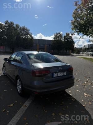 Pelēks Volkswagen Jetta 2018 Rīga, ar dzinēja tilpumu 1.40 L un nobraukumu 159 tūkst. km par 8200 €, foto 5 vietnē AUTOMOTO.COM.LV