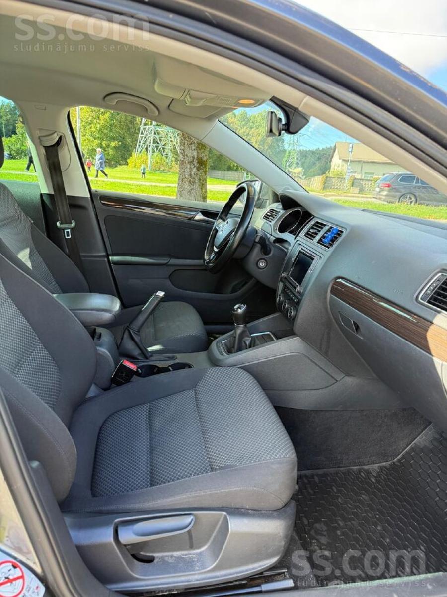 Pelēks Volkswagen Jetta 2018 Rīga, ar dzinēja tilpumu 1.40 L un nobraukumu 159 tūkst. km par 8200 €, foto 10 vietnē AUTOMOTO.COM.LV