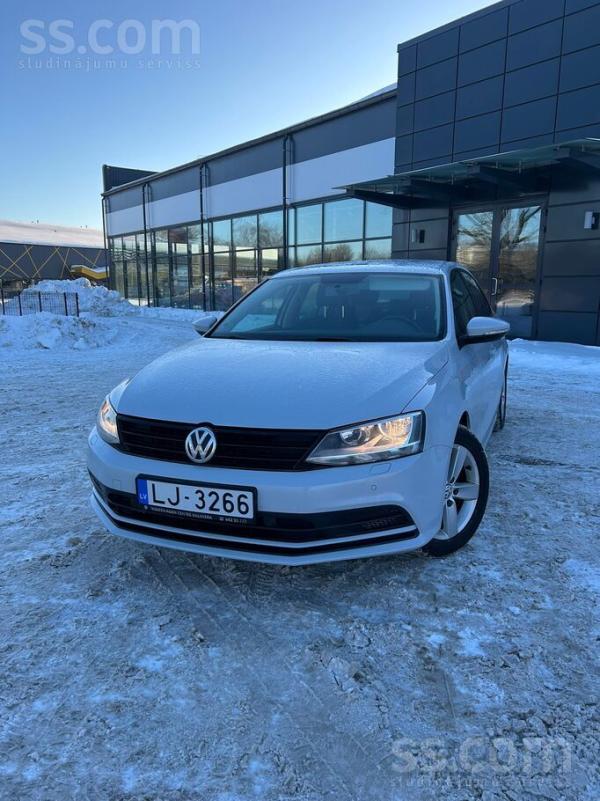Grey Volkswagen Jetta 2018 in Dobele, with an engine capacity of 1.40 L and mileage of 82 thousand km for 8200 €, photo 1 on AUTOMOTO.COM.LV