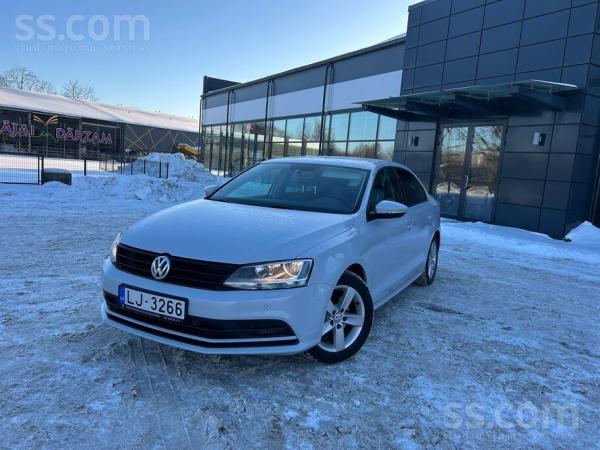 Grey Volkswagen Jetta 2018 in Dobele, with an engine capacity of 1.40 L and mileage of 82 thousand km for 8200 €, photo 3 on AUTOMOTO.COM.LV