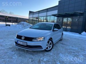 Grey Volkswagen Jetta 2018 in Dobele, with an engine capacity of 1.40 L and mileage of 82 thousand km for 8200 €, photo 3 on AUTOMOTO.COM.LV