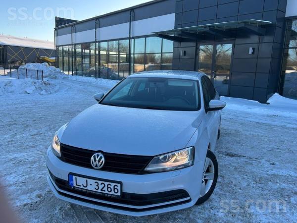 Grey Volkswagen Jetta 2018 in Dobele, with an engine capacity of 1.40 L and mileage of 82 thousand km for 8200 €, photo 7 on AUTOMOTO.COM.LV