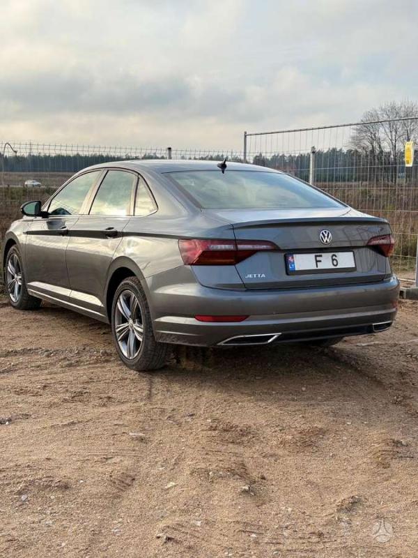 Pelēks Volkswagen Jetta 2019 Viļņa, ar dzinēja tilpumu 1.40 L un nobraukumu 91 tūkst. km par 14500 €, foto 3 vietnē AUTOMOTO.COM.LV