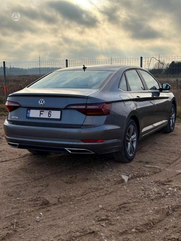 Pelēks Volkswagen Jetta 2019 Viļņa, ar dzinēja tilpumu 1.40 L un nobraukumu 91 tūkst. km par 14500 €, foto 4 vietnē AUTOMOTO.COM.LV