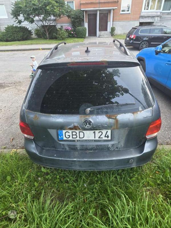 Pelēks Volkswagen Jetta 2009 Klaipėda, ar dzinēja tilpumu 2.50 L un nobraukumu 310 tūkst. km par 1650 €, foto 4 vietnē AUTOMOTO.COM.LV