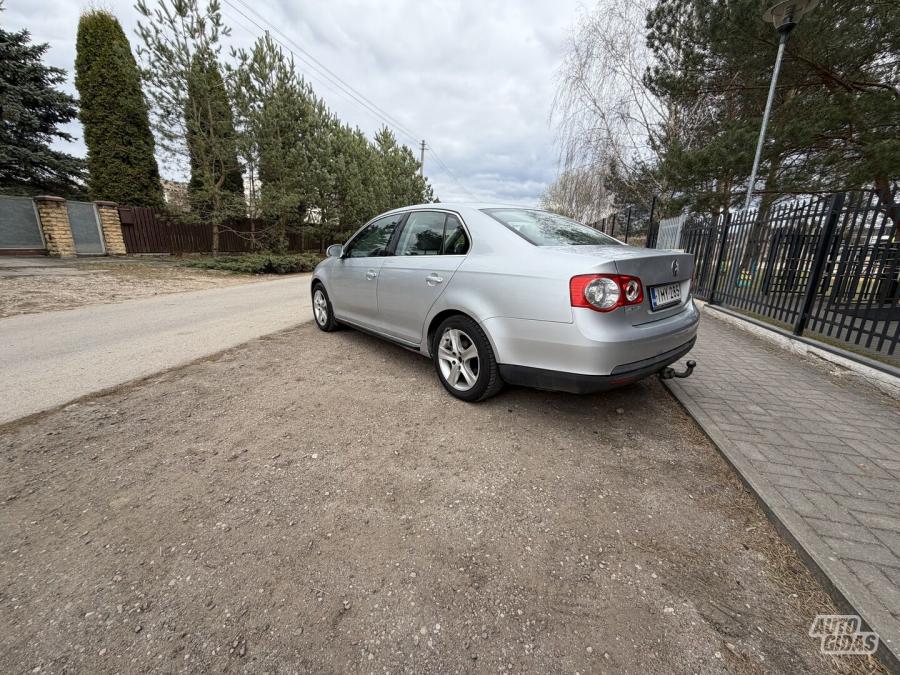 Volkswagen Jetta 2006 in Alytus, with an engine capacity of 2.00 L and mileage of 343 thousand km for 1350 €, photo 7 on AUTOMOTO.COM.LV