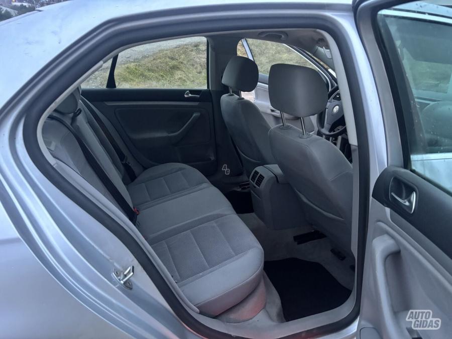 Volkswagen Jetta 2006 in Alytus, with an engine capacity of 2.00 L and mileage of 343 thousand km for 1350 €, photo 13 on AUTOMOTO.COM.LV