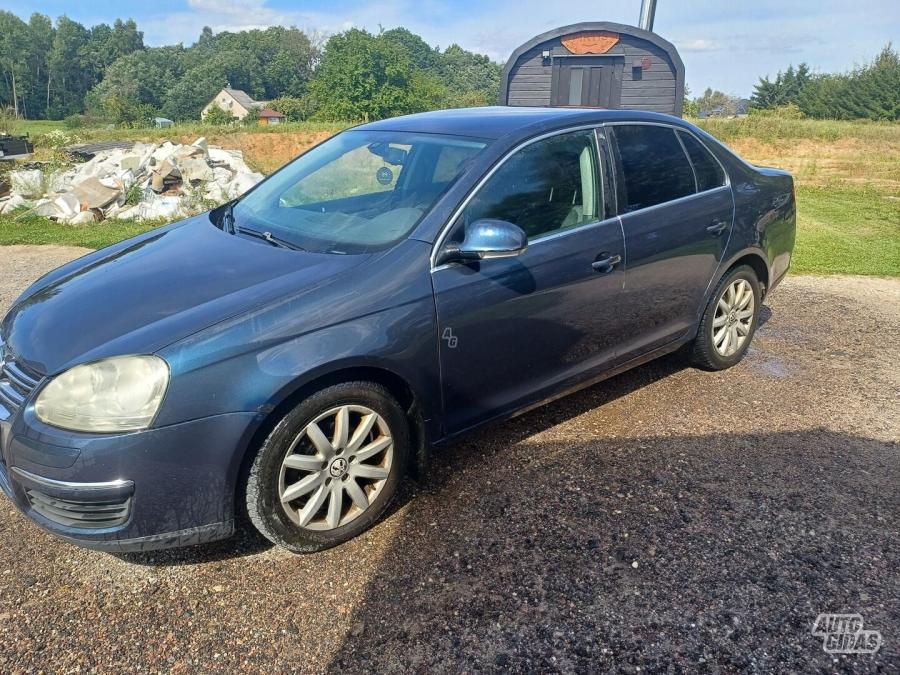 Volkswagen Jetta 2008 in Vilnius, with an engine capacity of 1.90 L and mileage of 331 thousand km for 950 €, photo 1 on AUTOMOTO.COM.LV