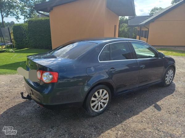 Volkswagen Jetta 2008 in Vilnius, with an engine capacity of 1.90 L and mileage of 331 thousand km for 950 €, photo 4 on AUTOMOTO.COM.LV