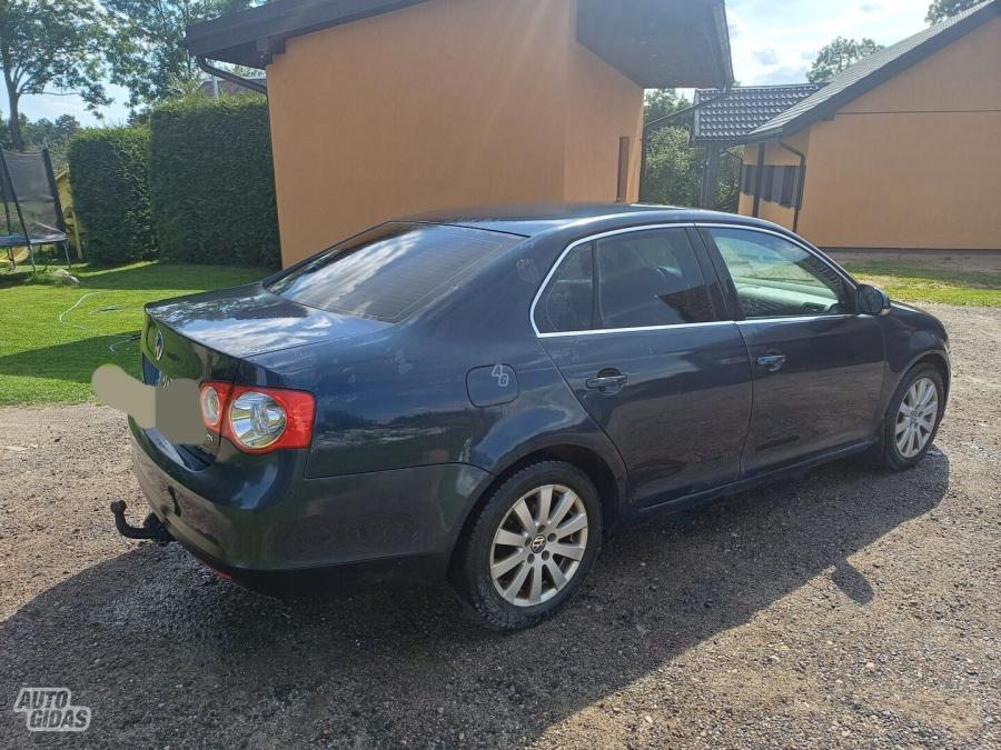 Volkswagen Jetta 2008 in Vilnius, with an engine capacity of 1.90 L and mileage of 331 thousand km for 950 €, photo 4 on AUTOMOTO.COM.LV