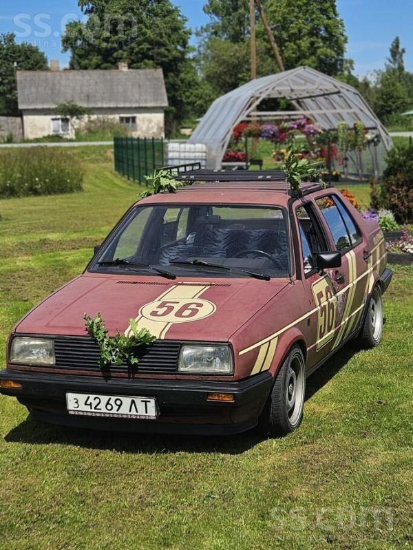 Sarkans Volkswagen Jetta 1984 Jēkabpils, ar dzinēja tilpumu 1.60 L un nobraukumu 40 tūkst. km par 580 €, foto 4 vietnē AUTOMOTO.COM.LV