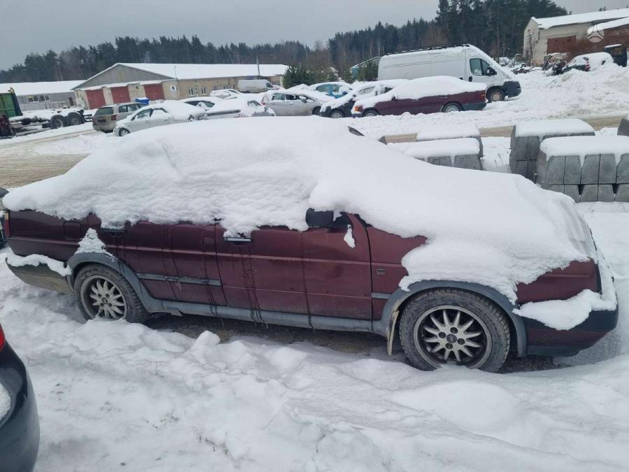 Красный Фольксваген Джетта 1991 в Вильнюс, объемом двигателя 1.60 л и пробегом 124 тыс. км за 1600 €, фото 3 на AUTOMOTO.COM.LV