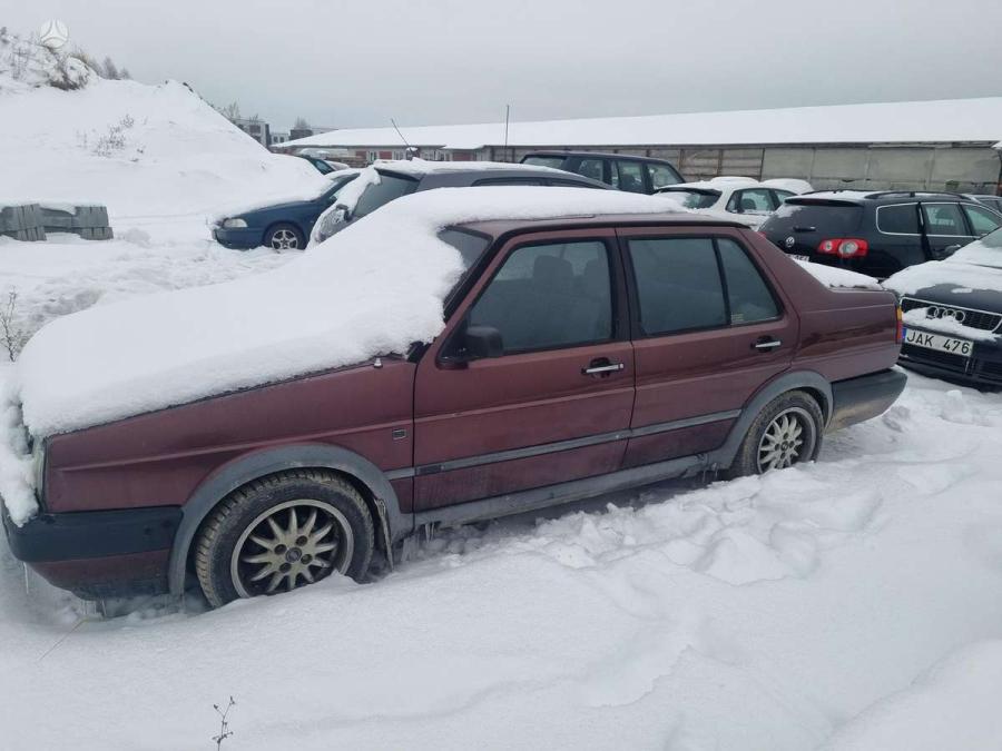 Красный Фольксваген Джетта 1991 в Вильнюс, объемом двигателя 1.60 л и пробегом 124 тыс. км за 1600 €, фото 4 на AUTOMOTO.COM.LV