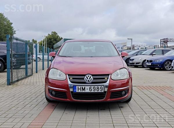 Red Volkswagen Jetta 2005 in Liepaja, with an engine capacity of 1.90 L and mileage of 195 thousand km for 1800 €, photo 7 on AUTOMOTO.COM.LV