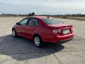 Sarkans Volkswagen Jetta 2006 Rīga, ar dzinēja tilpumu 1.60 L un nobraukumu 0 tūkst. km par 1699 €, foto 4 vietnē AUTOMOTO.COM.LV