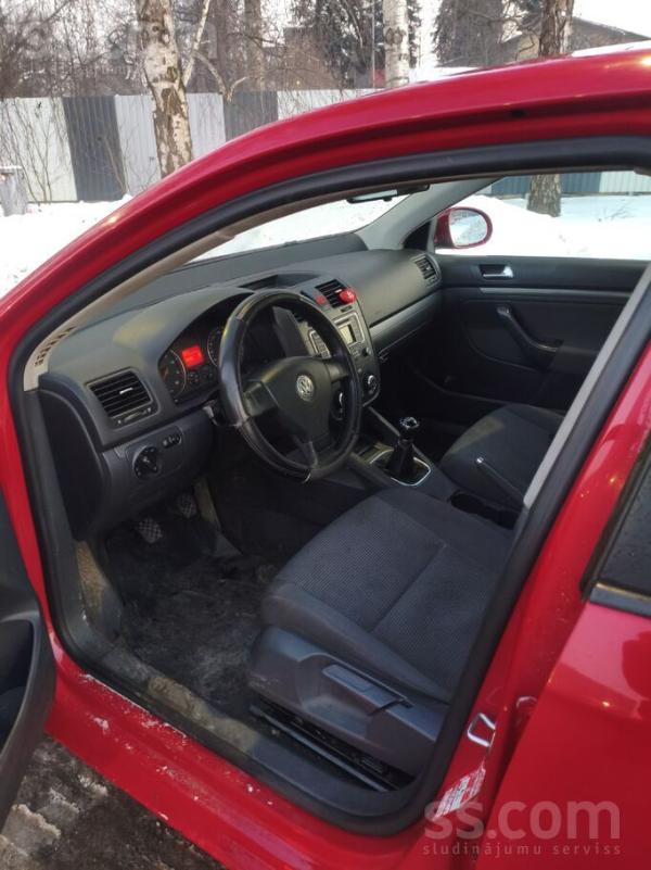 Red Volkswagen Jetta 2006 in Riga, with an engine capacity of 1.60 L and mileage of 227 thousand km for 1750 €, photo 7 on AUTOMOTO.COM.LV