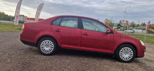 Sarkans Volkswagen Jetta 2007 Daugavpils, ar dzinēja tilpumu 1.60 L un nobraukumu 154 tūkst. km par 1450 €, foto 3 vietnē AUTOMOTO.COM.LV