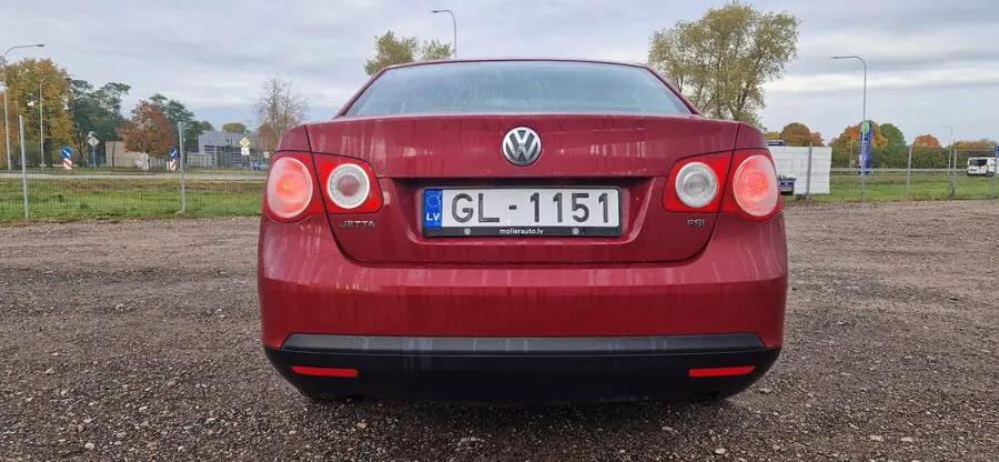 Red Volkswagen Jetta 2007 in Daugavpils, with an engine capacity of 1.60 L and mileage of 154 thousand km for 1450 €, photo 6 on AUTOMOTO.COM.LV