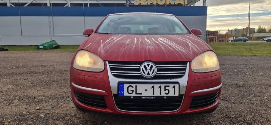 Red Volkswagen Jetta 2007 in Daugavpils, with an engine capacity of 1.60 L and mileage of 154 thousand km for 1450 €, photo 7 on AUTOMOTO.COM.LV