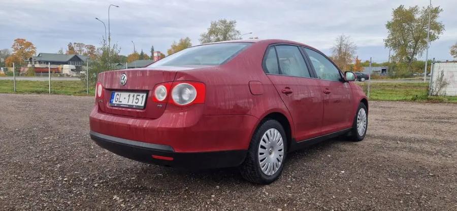 Red Volkswagen Jetta 2007 in Daugavpils, with an engine capacity of 1.60 L and mileage of 154 thousand km for 1450 €, photo 8 on AUTOMOTO.COM.LV