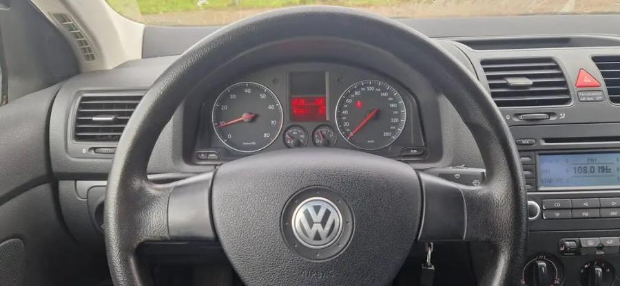 Red Volkswagen Jetta 2007 in Daugavpils, with an engine capacity of 1.60 L and mileage of 154 thousand km for 1450 €, photo 12 on AUTOMOTO.COM.LV