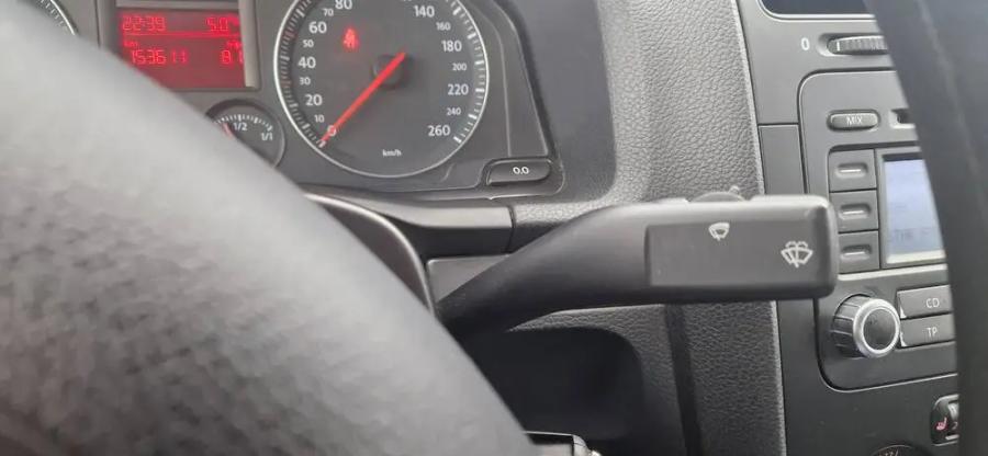 Red Volkswagen Jetta 2007 in Daugavpils, with an engine capacity of 1.60 L and mileage of 154 thousand km for 1450 €, photo 15 on AUTOMOTO.COM.LV