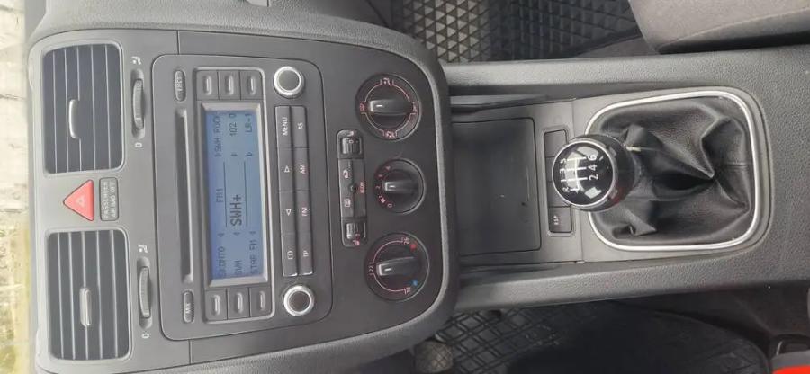 Red Volkswagen Jetta 2007 in Daugavpils, with an engine capacity of 1.60 L and mileage of 154 thousand km for 1450 €, photo 17 on AUTOMOTO.COM.LV