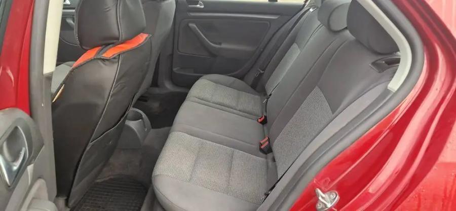 Red Volkswagen Jetta 2007 in Daugavpils, with an engine capacity of 1.60 L and mileage of 154 thousand km for 1450 €, photo 20 on AUTOMOTO.COM.LV