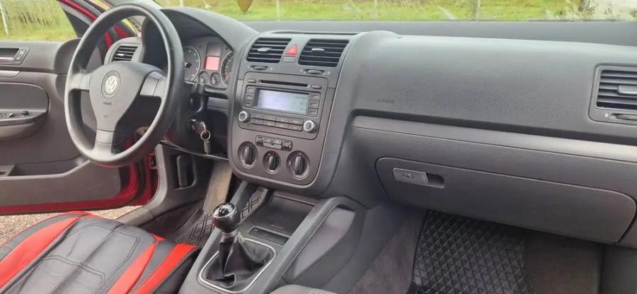 Red Volkswagen Jetta 2007 in Daugavpils, with an engine capacity of 1.60 L and mileage of 154 thousand km for 1450 €, photo 23 on AUTOMOTO.COM.LV