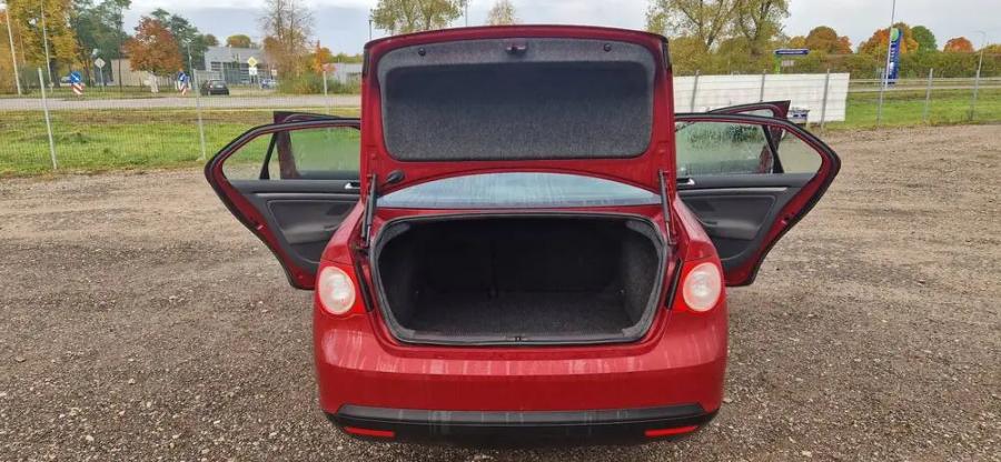 Red Volkswagen Jetta 2007 in Daugavpils, with an engine capacity of 1.60 L and mileage of 154 thousand km for 1450 €, photo 24 on AUTOMOTO.COM.LV