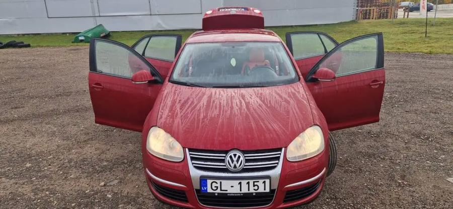 Red Volkswagen Jetta 2007 in Daugavpils, with an engine capacity of 1.60 L and mileage of 154 thousand km for 1450 €, photo 33 on AUTOMOTO.COM.LV