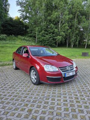 Sarkans Volkswagen Jetta 2007 Viļņa, ar dzinēja tilpumu 1.90 L un nobraukumu 313 tūkst. km par 1100 €, foto  vietnē AUTOMOTO.COM.LV