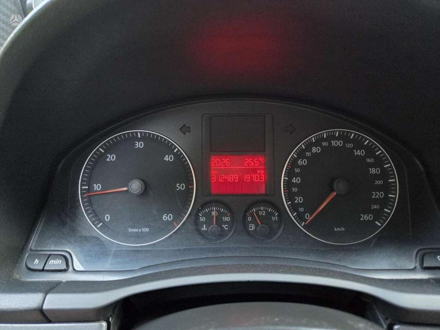 Sarkans Volkswagen Jetta 2007 Viļņa, ar dzinēja tilpumu 1.90 L un nobraukumu 313 tūkst. km par 1100 €, foto 11 vietnē AUTOMOTO.COM.LV