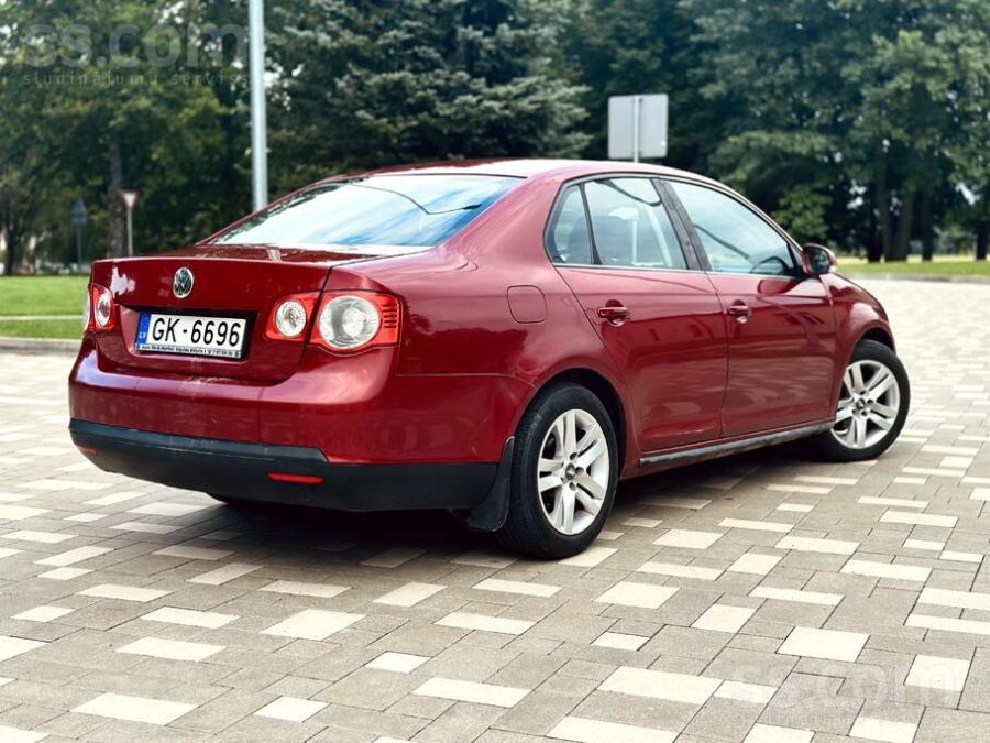 Sarkans Volkswagen Jetta 2007 Rīga, ar dzinēja tilpumu 1.60 L un nobraukumu 212 tūkst. km par 1400 €, foto 3 vietnē AUTOMOTO.COM.LV