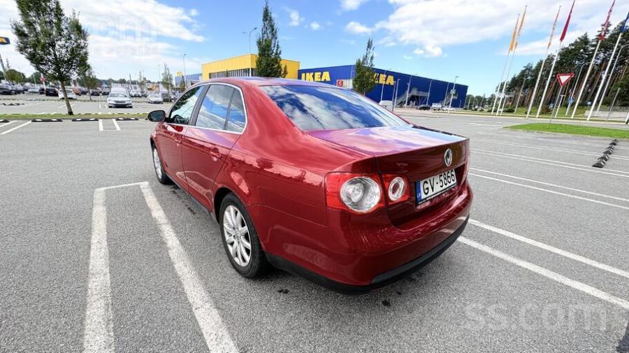 Красный Фольксваген Джетта 2007 в Рига, объемом двигателя 1.60 л и пробегом 261 тыс. км за 1200 €, фото 3 на AUTOMOTO.COM.LV
