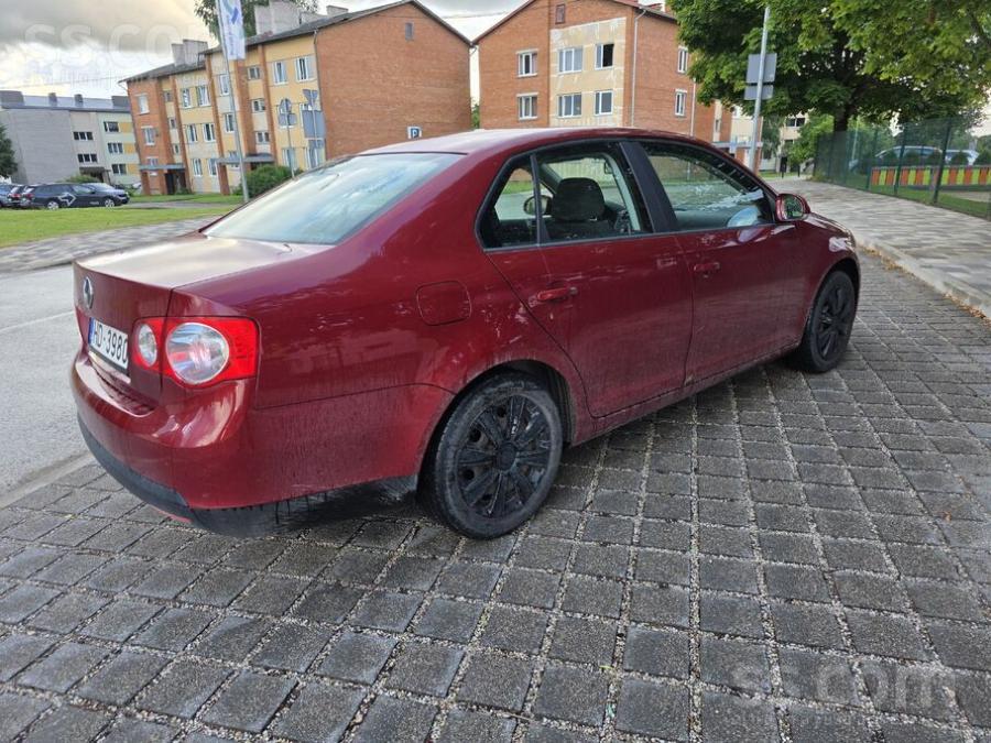 Sarkans Volkswagen Jetta 2008 Rīga, ar dzinēja tilpumu 1.60 L un nobraukumu 148 tūkst. km par 1950 €, foto 4 vietnē AUTOMOTO.COM.LV