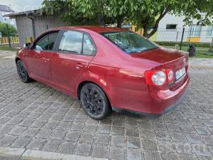 Sarkans Volkswagen Jetta 2008 Rīga, ar dzinēja tilpumu 1.60 L un nobraukumu 148 tūkst. km par 1950 €, foto 5 vietnē AUTOMOTO.COM.LV