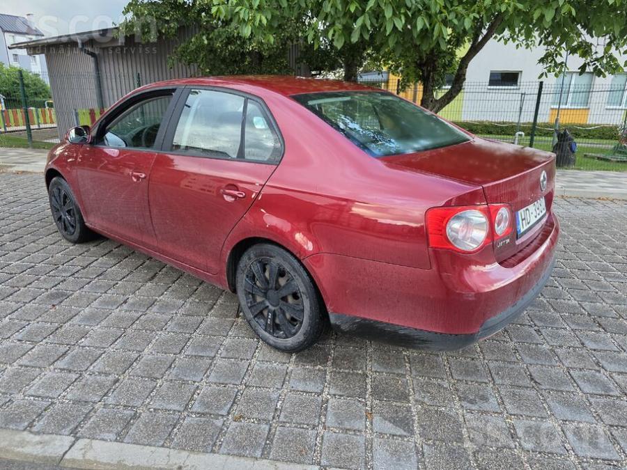 Sarkans Volkswagen Jetta 2008 Rīga, ar dzinēja tilpumu 1.60 L un nobraukumu 148 tūkst. km par 1950 €, foto 5 vietnē AUTOMOTO.COM.LV