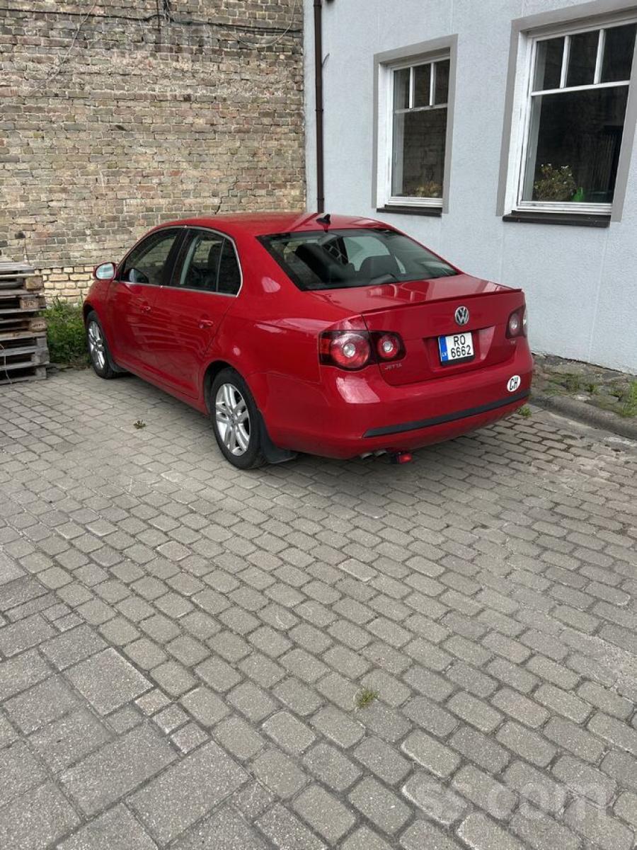 Sarkans Volkswagen Jetta 2010 Rīga, ar dzinēja tilpumu 2.00 L un nobraukumu 218 tūkst. km par 3200 €, foto 3 vietnē AUTOMOTO.COM.LV